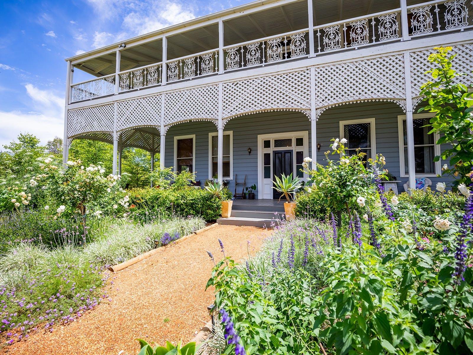 Local Attractions - The Australian Hotel St. George
